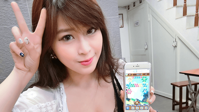 巨乳女神Yumi.k沉迷手遊 胸部扣子繃開竟渾然不覺！？ | 精選文章 | 遊戲專欄 | Yahoo!Y5遊戲 - 全台最大H5網頁遊戲中心